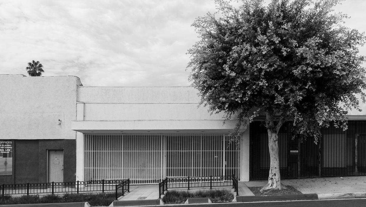 Country: 1109 N. La Brea Avenue